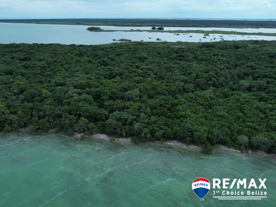 L44101 - 285 ft on the water in Warree Bight | RE/MAX 1st Choice