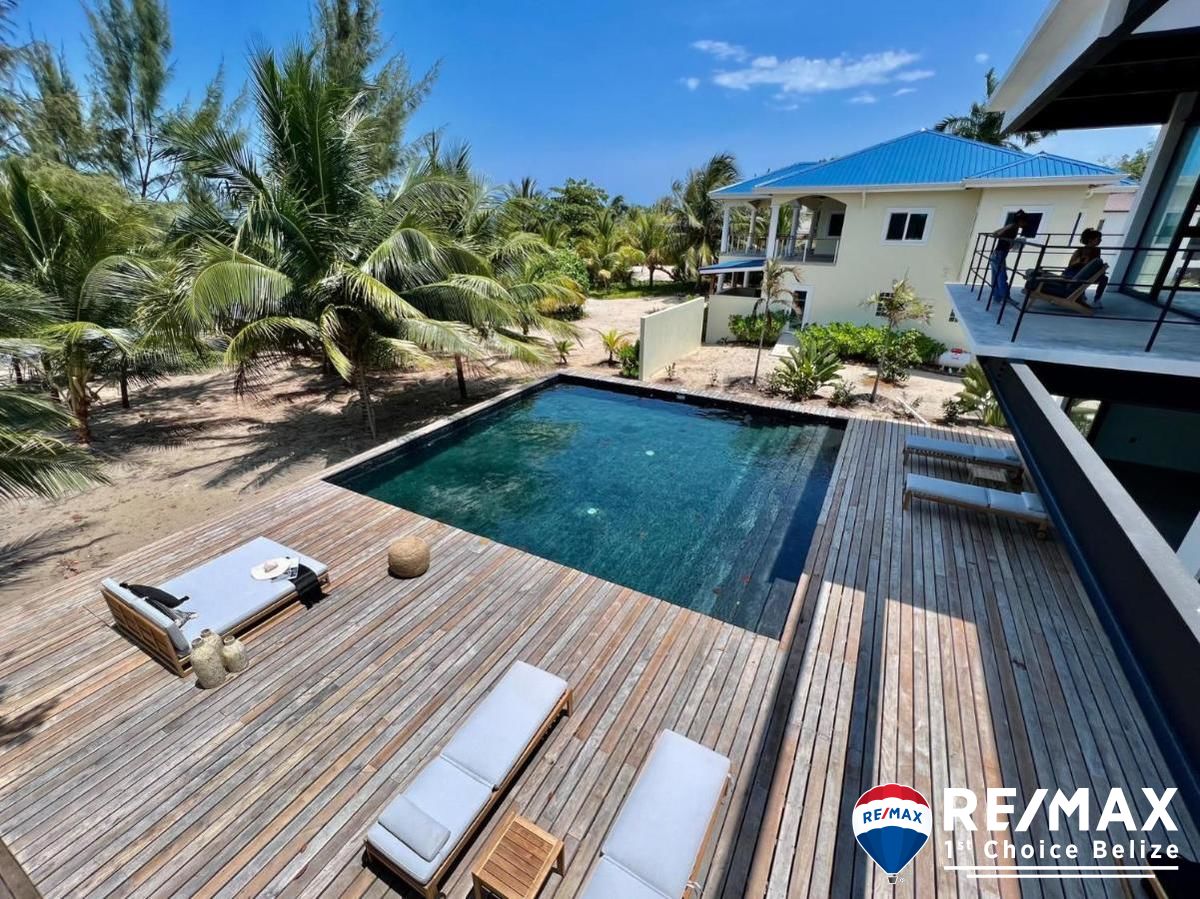 H1440 - Beachfront Dream House | RE/MAX 1st Choice