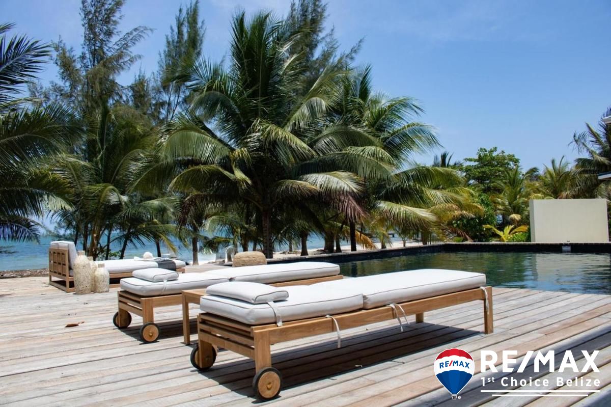 H1440 - Beachfront Dream House | RE/MAX 1st Choice